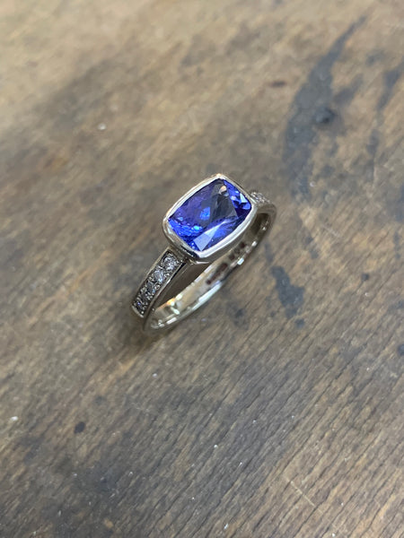 Tanzanite, Diamond and 18ct White Gold – David Smith Jewellery